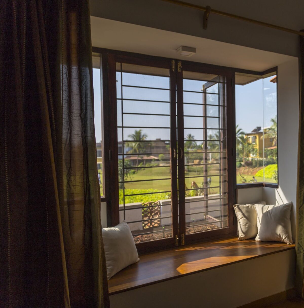 The allure of bay window seats - GoodEarth